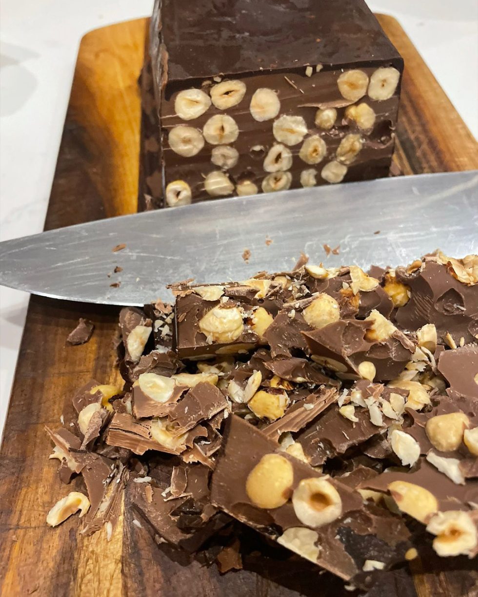 Chocolate log with hazelnut praline - Not a Chef